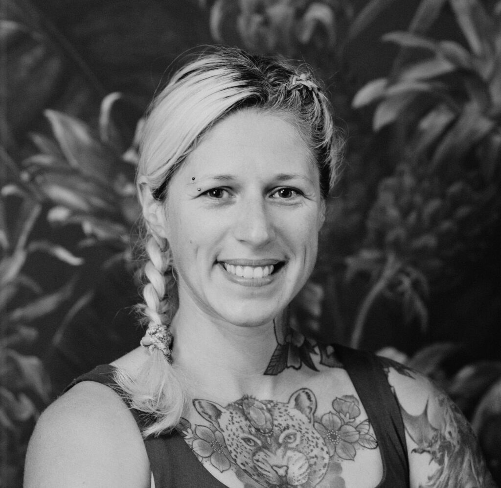 Nos Professeurs de Yoga & Pilates - Jennifer Neigert